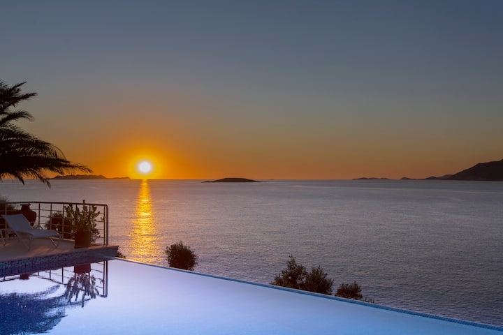 Eks407-5 Bedroomed  Villa With Private Pool In Kas - Kaş