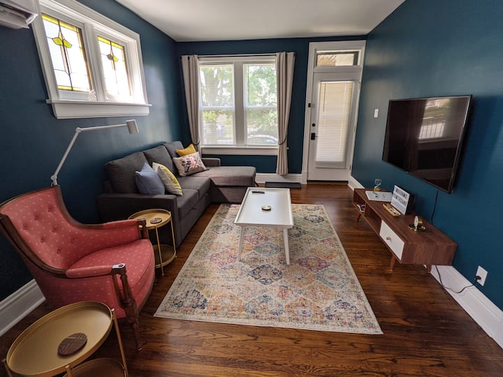 Stylish Retreat | Cozy Apt. Near Top Attractions! - Clayton, MO