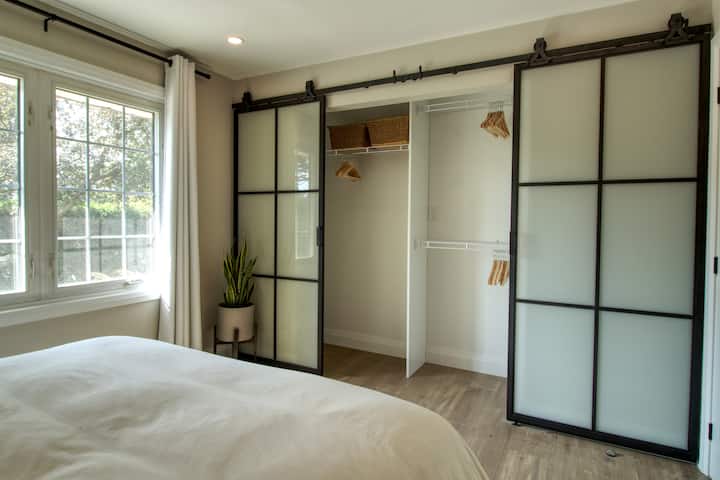 Modern 2bd1bth Oakville Bungalow - Oakville