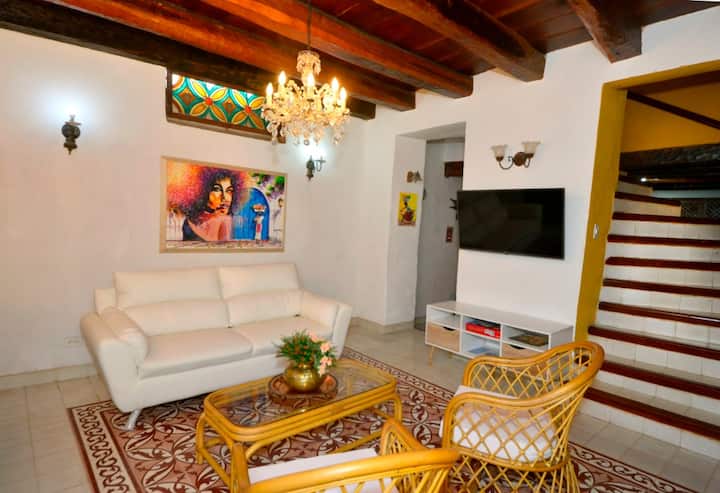 2b In Heart Of Old Walled City. Views & Pool. - Cartagena de Indias