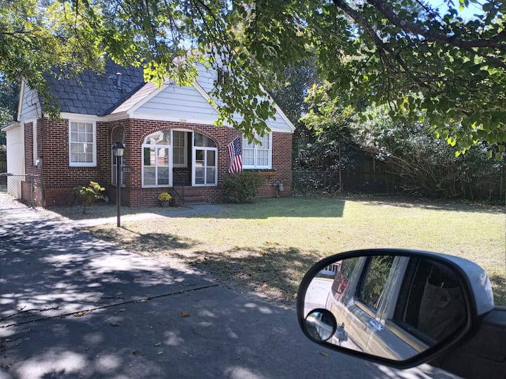 Newly Renovated Adorable Cottage - Columbus, GA
