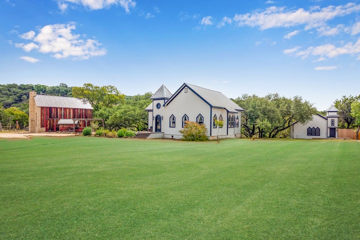 Beautiful Two-chapel Retreat - Austin Hill Country - Wimberley, TX