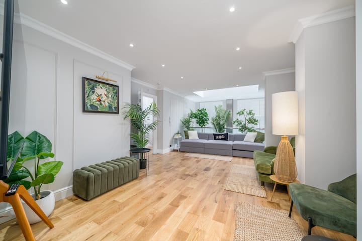 Green Escape | Tower Bridge | Creed Stay - Central London