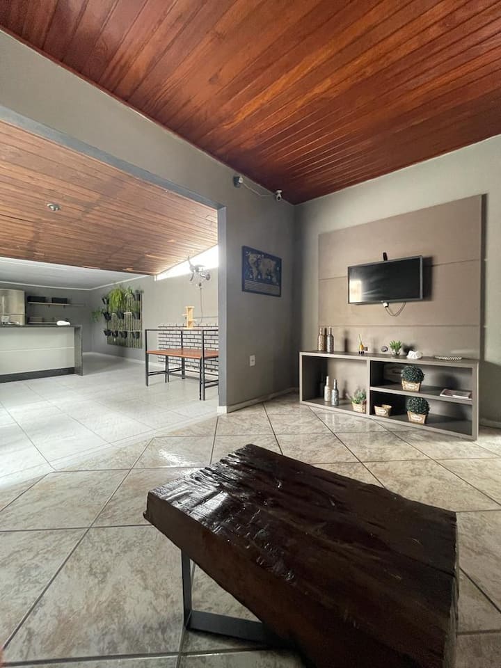 Suíte Tripla Bem No Centro De Floripa - Florianópolis