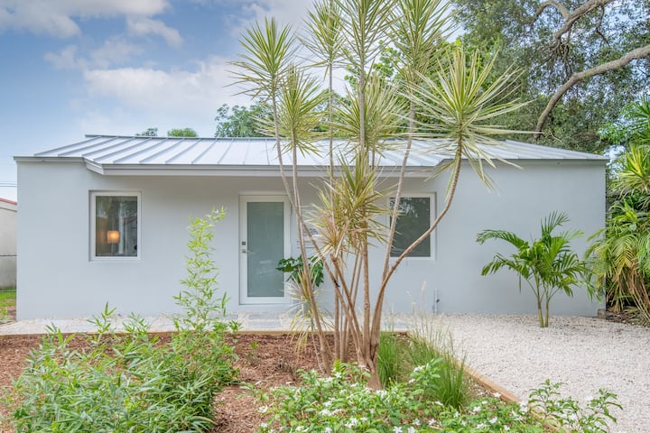 Sunny Home Near Coral Gables - Coral Gables, FL