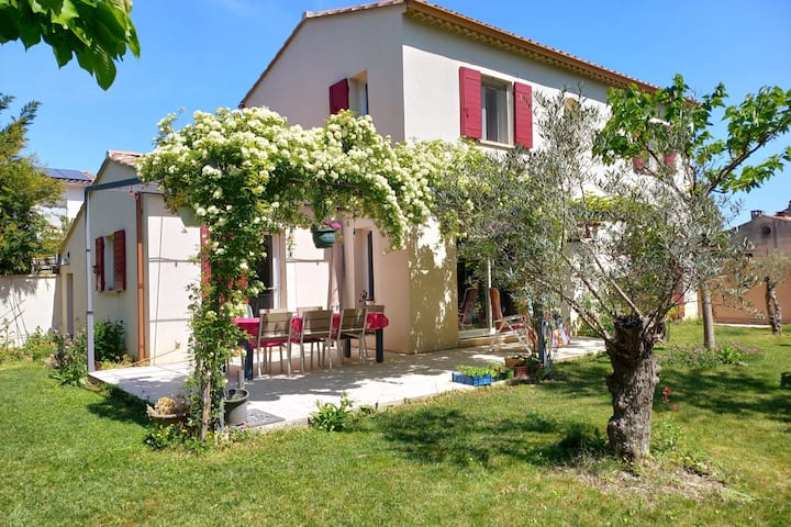 ⭐La Villa Fresca⭐ 2 Min Du Centre Ville ⭐Piscine ⭐ - Vedène