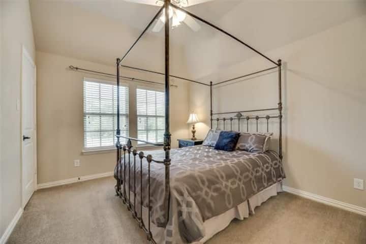 Quite Secured Gated Community. - Grapevine, TX