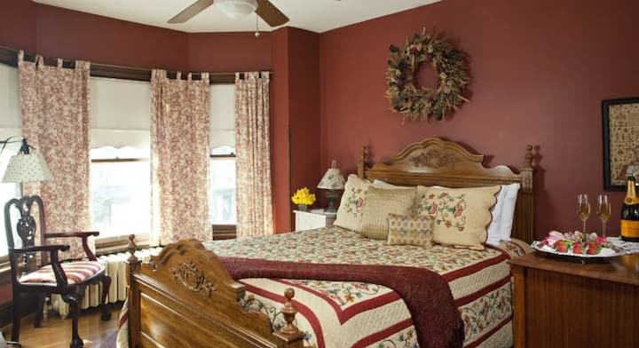 Brickhouse Inn - Queen Room (Maryland Room) - Gettysburg, PA
