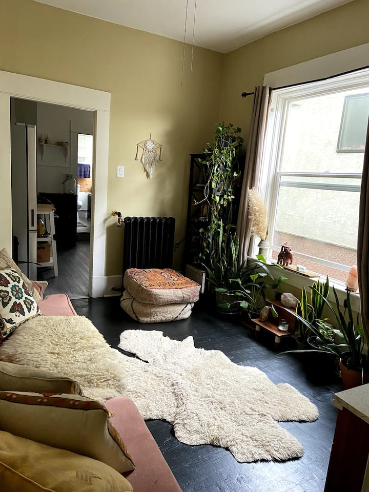 Private Apartment Steps From Commercial Drive - 밴쿠버
