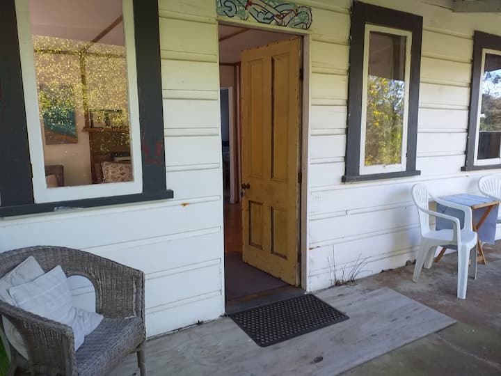 Karitane Whalers Cottage - South Island