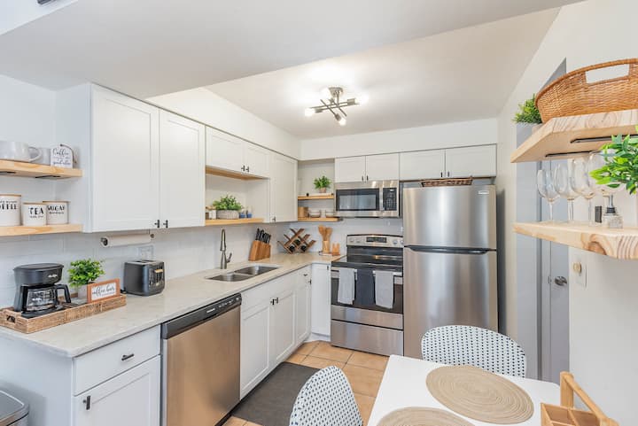 Casa Playa | 2br Condo Across From Beach+pool View - Cocoa Beach, FL