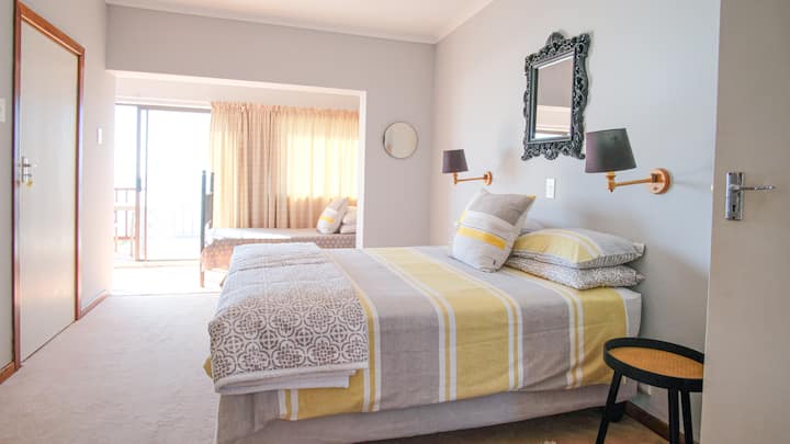 Seaview Bedroom (Queen + Single) Lounge & Balcony - Port Alfred
