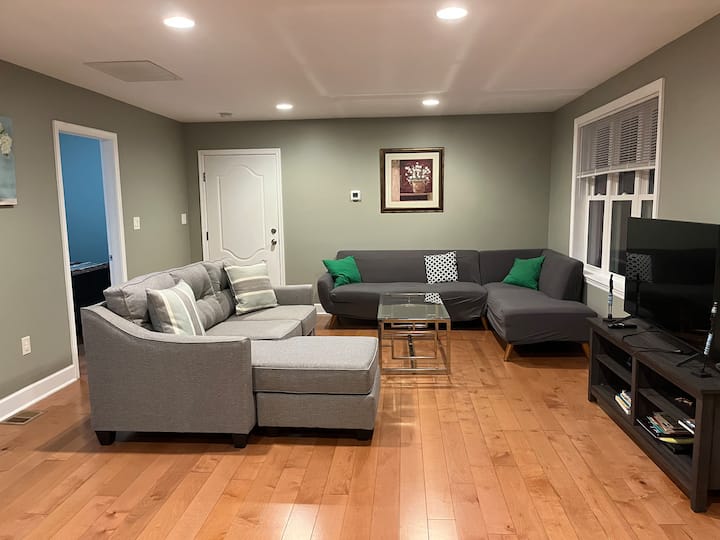 Cozy Urban Hideaway - Fairfax, VA