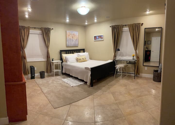 Studio‑style Private Suite • Nestled In The Hills - Oakland, CA