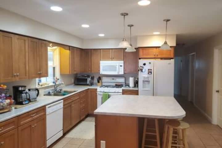 Secluded Colonial - Corner Room (South) - Medina, OH