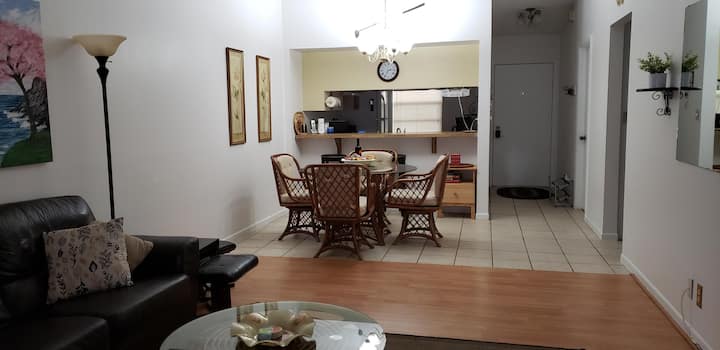 Cute 2-bedroom In Sunny Clearwater, Florida - Clearwater, FL