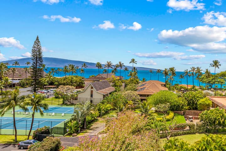Penthouse At Beach Front Resort - Maui, HI
