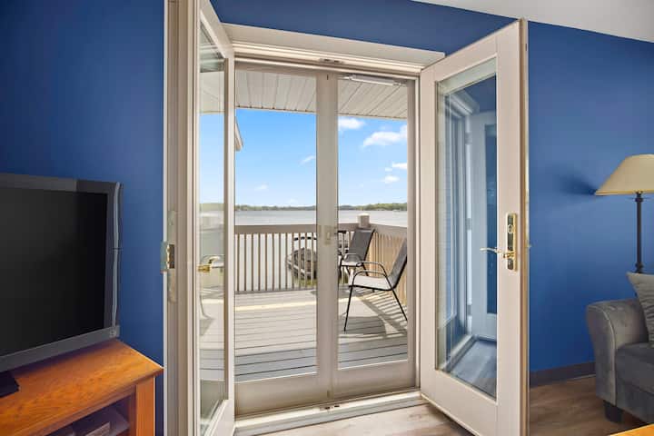 Sunrise Suite On Clark Lake! Eagle Point Resort - Brooklyn, MI