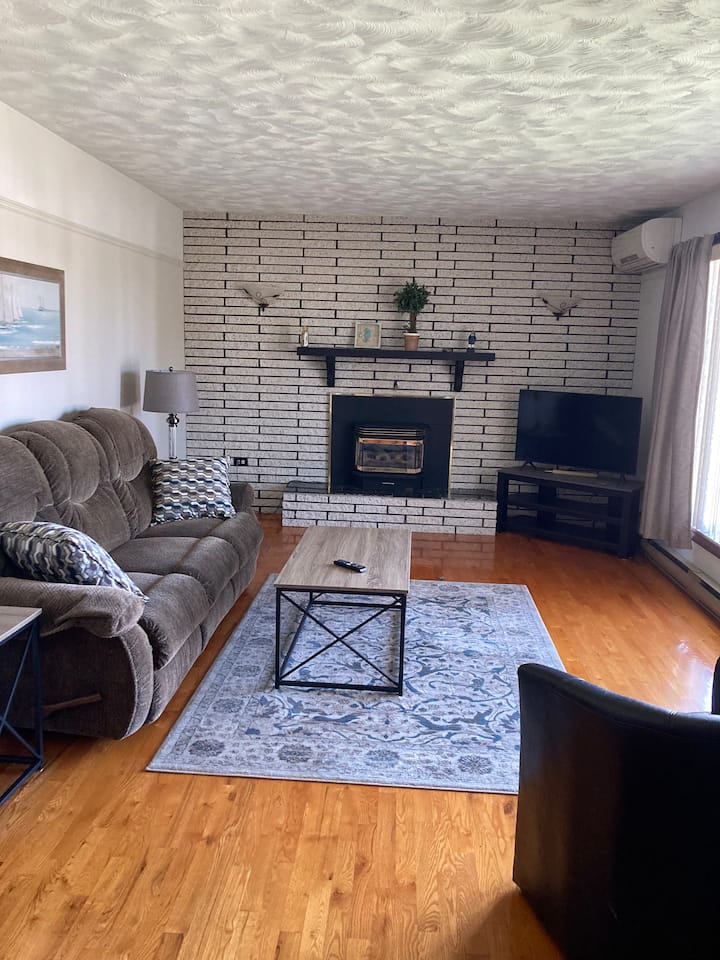Really Nice 2 Plus  1 Bedroom Home Ready For You. - Moncton