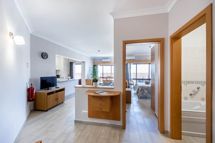 Magnífico T1 - Piscina, Ac, Garagem, 250m Da Praia - Portimão