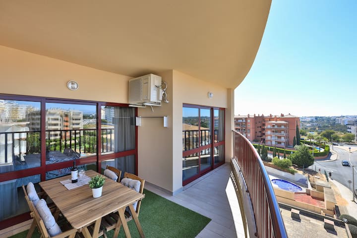 Magnífico T1 - Piscina, Ac, Garagem, 250m Da Praia - Portimão