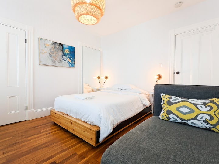 Designed 1st Floor Furnished Bedroom By Downtown - Boston, MA