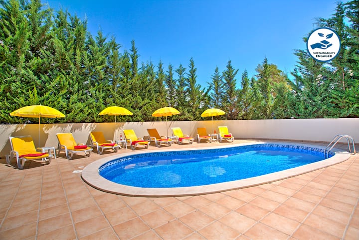 Villa W/ Heatable Pool, Close To All Amenities - Albufeira