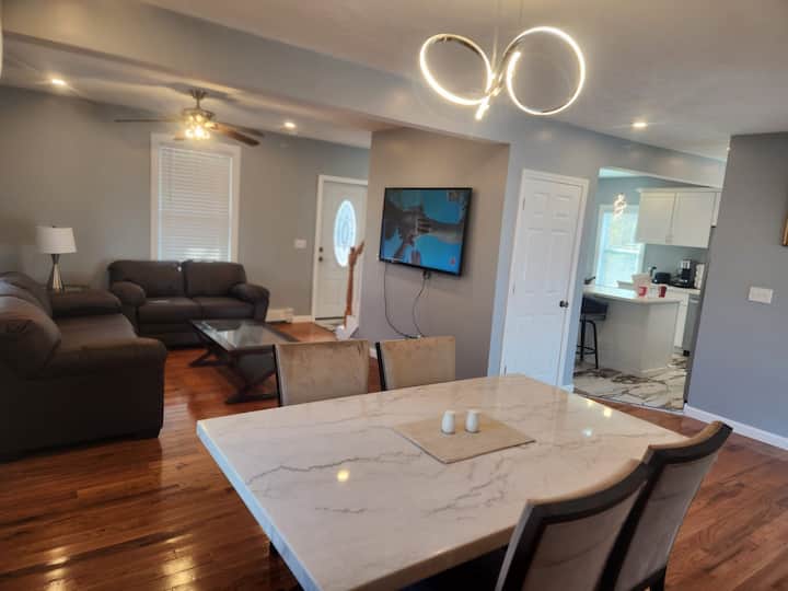Newly Updated/furnished 3 Bedrooms House - Grafton, MA