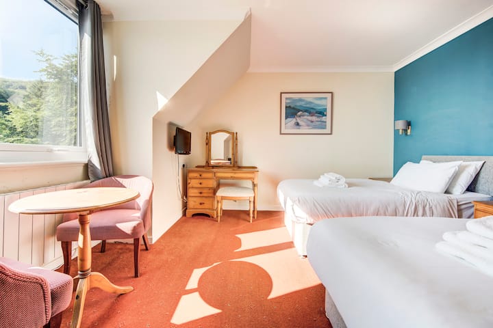 Twin Room At The Onich Hotel - Ballachulish