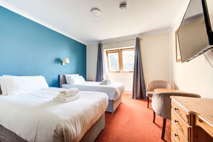 Twin Room With Loch View In Onich - Glencoe
