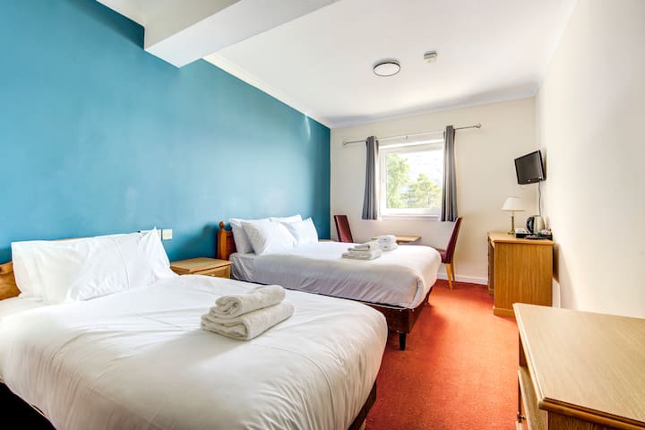 Loch View Family Room At The Onich Hotel - Glencoe