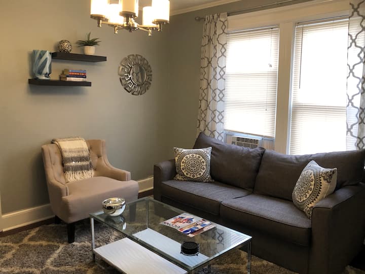 Completely Private Beautiful 2 Bedroom - Hartford, CT