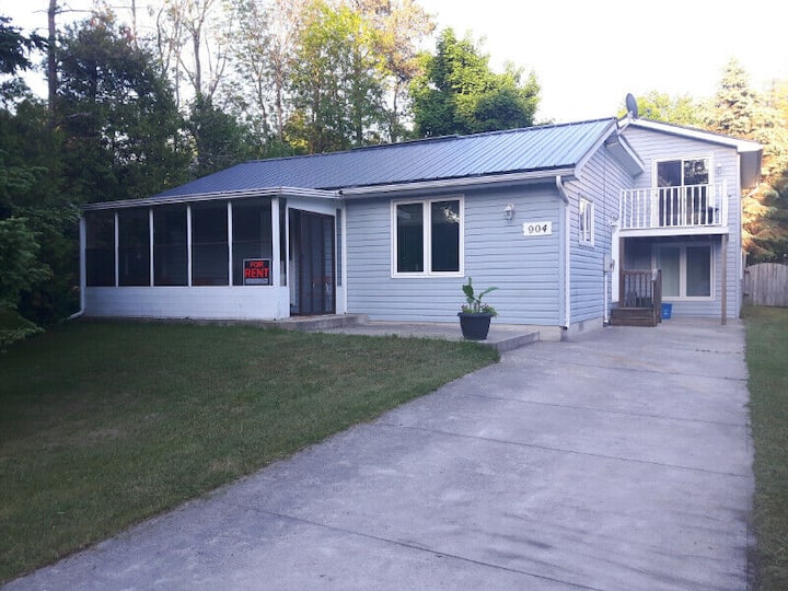 1,800sqft, 4 Bedroom House One Block From The Lake - Kincardine