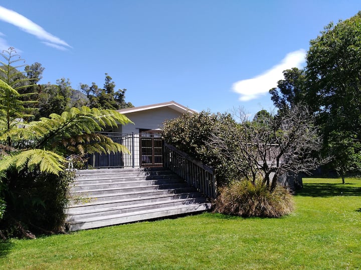 Grove View Haven - Stunning Natural Beauty - Tākaka