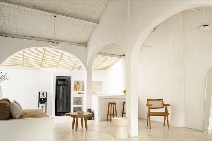 Canggu White Villa For Inspired Travellers - Bali