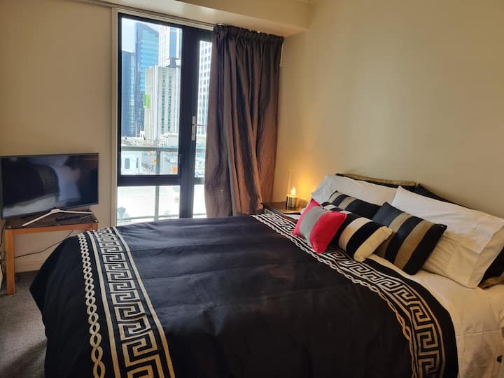 Airport Bus Opposite, One Bedroom, Guest  Bathroom - Auckland