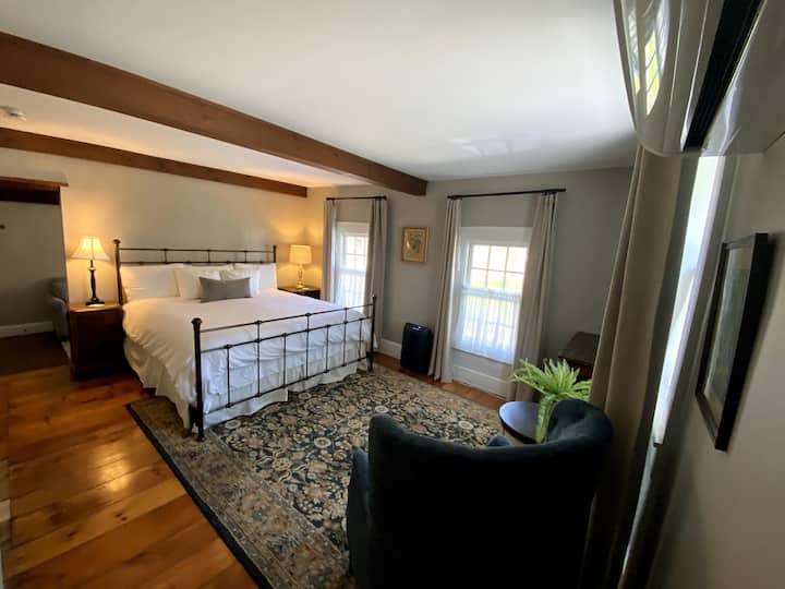 The Park Inn Room Two - Finger Lakes, NY