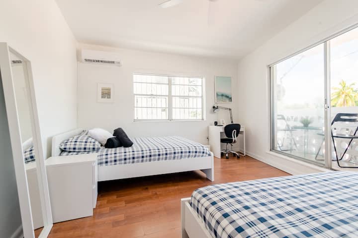 Lovely Apartment On The Beach - Miami Beach, FL