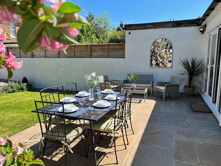 Bournemouth Holiday Home - Short Walk To Beach - Bournemouth