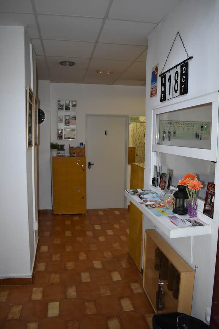 Habitación Doble (Matrimonio) Con Baño Compartido - Granada, España