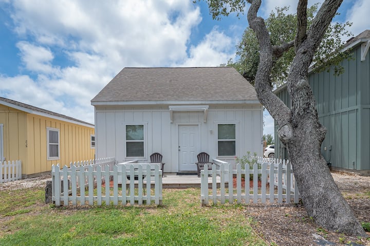 Coastal Bungalow - Bayside, TX