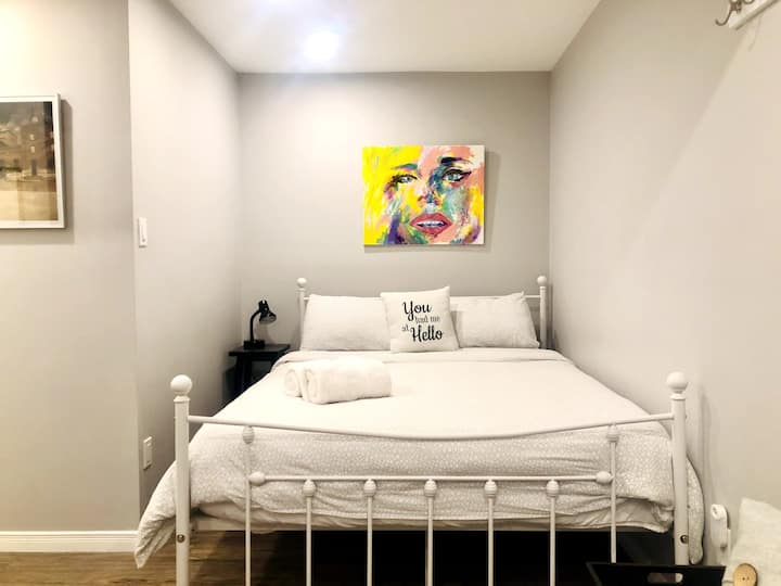 Beaches Studio Apartment - Private Bathroom - Toronto