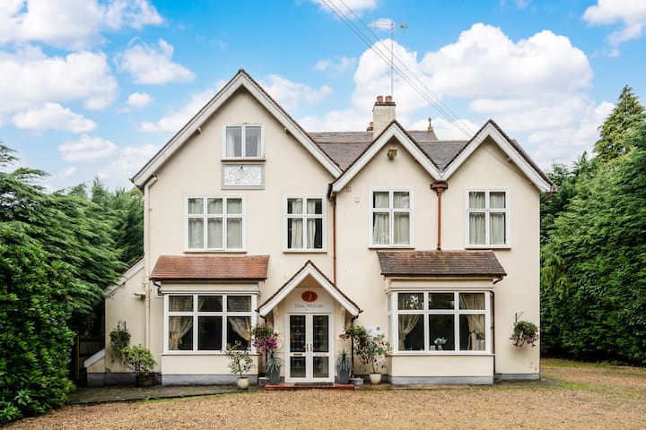 Tranquil Retreat At Dial House - Bracknell