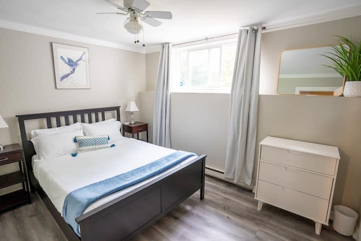 Cozy Creekside 2br Bsmnt Suite W/ 3 Queen Beds - Thunder Bay