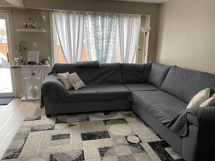 Private Room #3 In A Beautiful Townhouse - Brampton