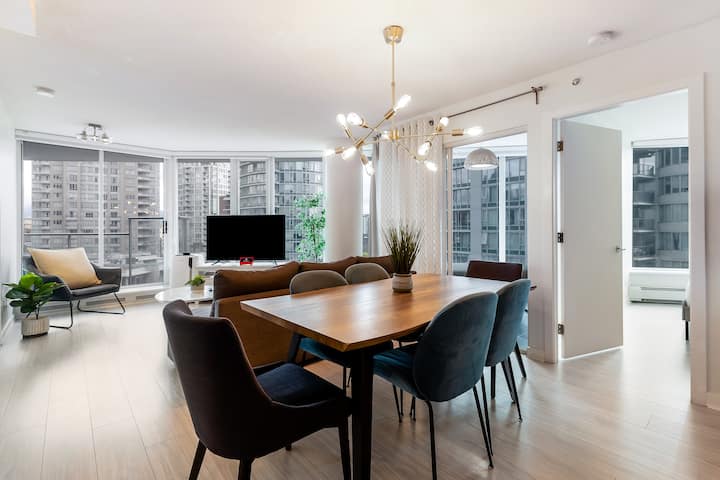 Mountain & Waterview/pool/gym/sauna/hottub/sleep 8 - Vancouver