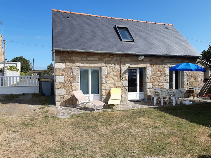 Jolie Maison Bretonne Classe 3 * à 100m La Mer - Penvénan