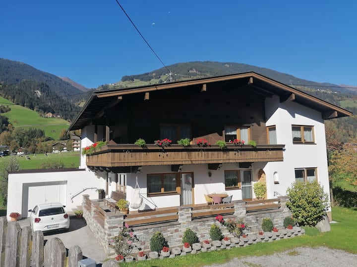 Happy In The Mountains - Mayrhofen