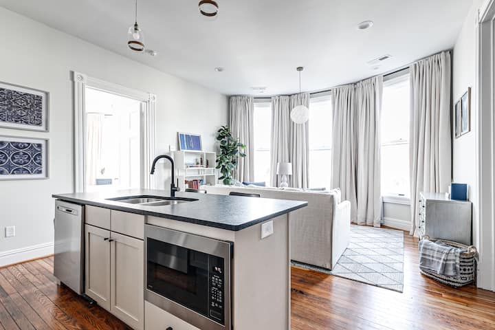 Newly Renovated, Spacious Suite With Every Luxury! - Richmond