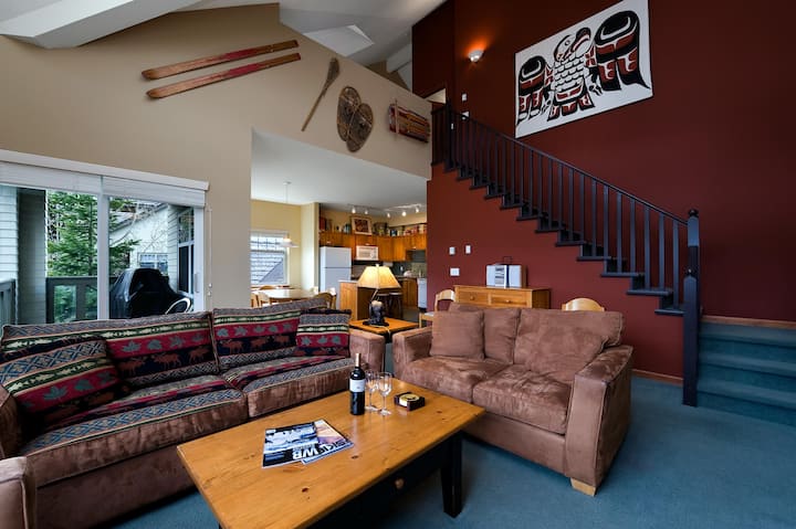 Blueberry Comfy 3br/2ba Condo Opening To Outside - Whistler